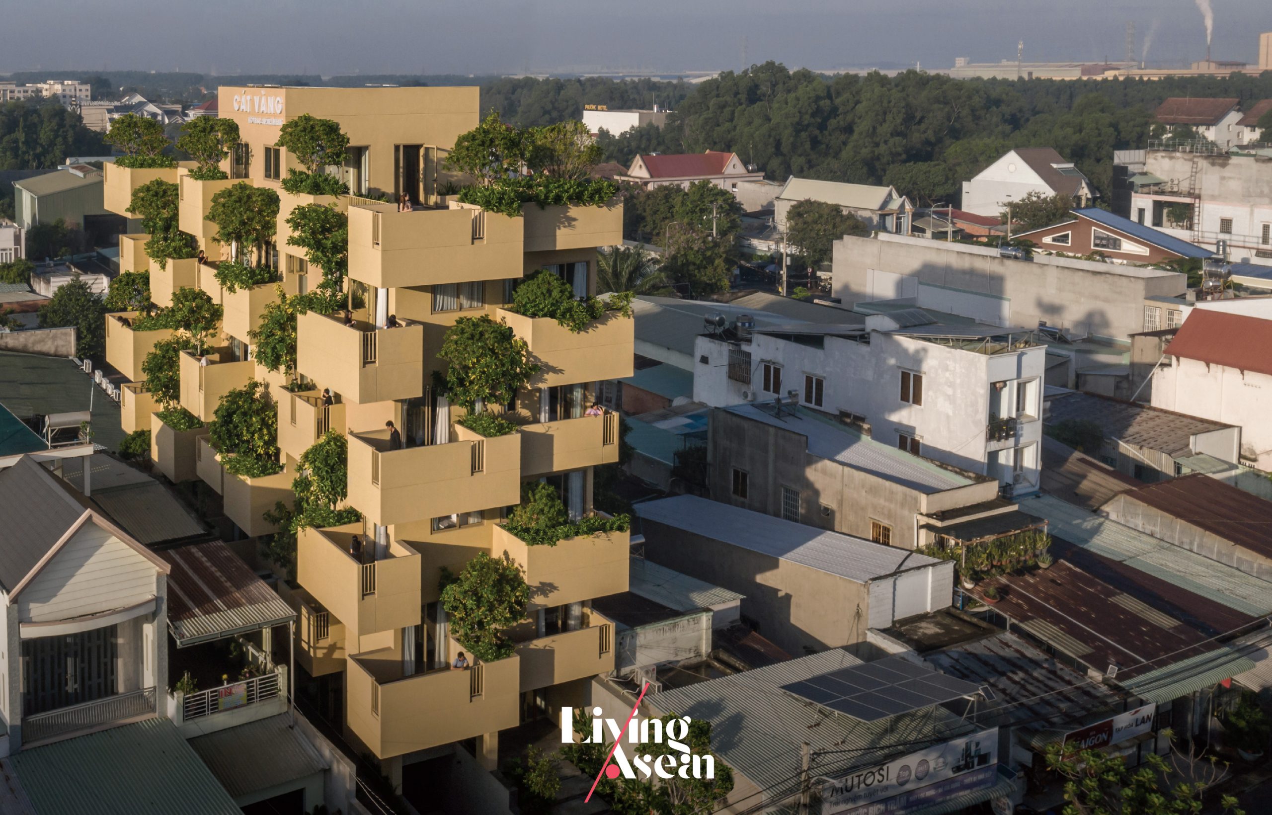 The Flying Block: A Hotel with the Ambience of Sky Gardens / Living Asean