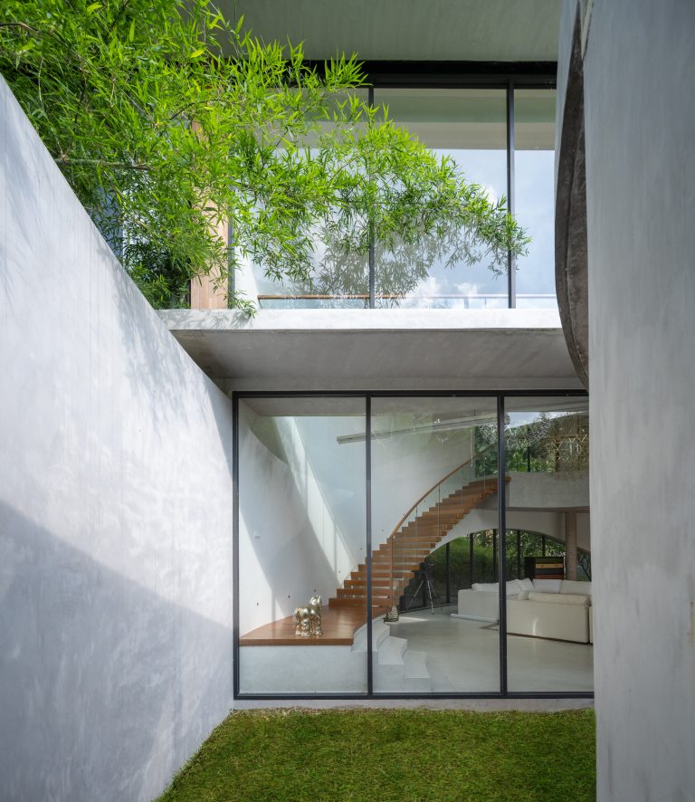 Winding Villa: A Retreat Where Design Syncs with the Wild / Living Asean