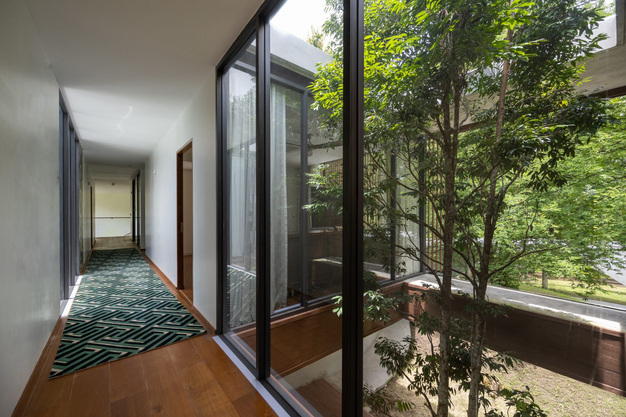 Winding Villa: A Retreat Where Design Syncs with the Wild / Living Asean