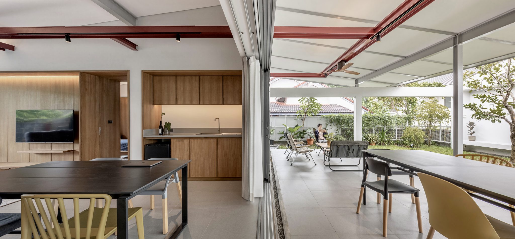 EE House: A Small White House Connected to Nature / Living Asean