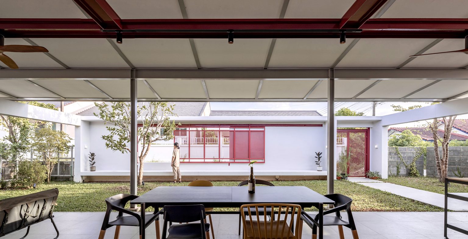 EE House: A Small White House Connected to Nature / Living Asean