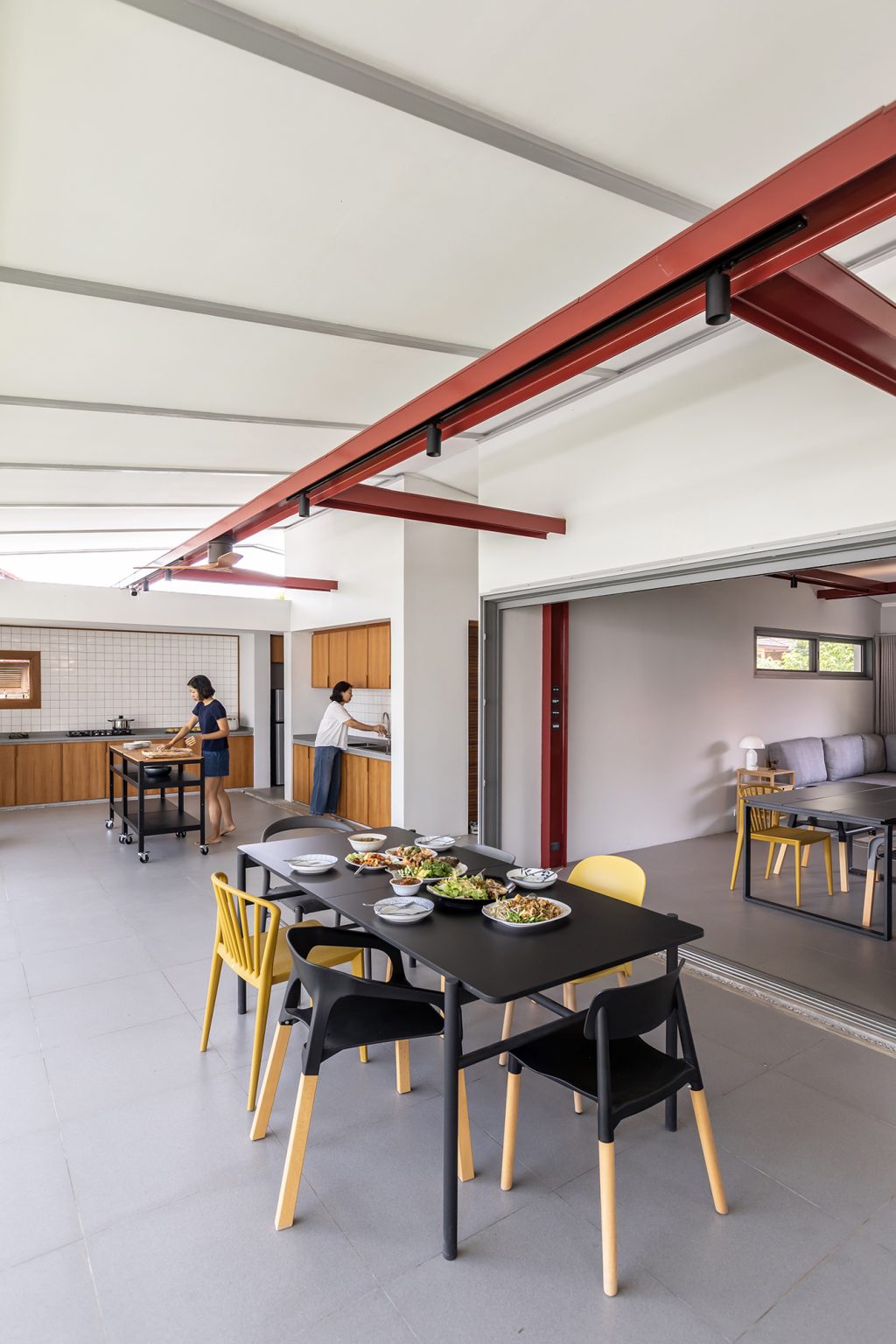 EE House: A Small White House Connected to Nature / Living Asean