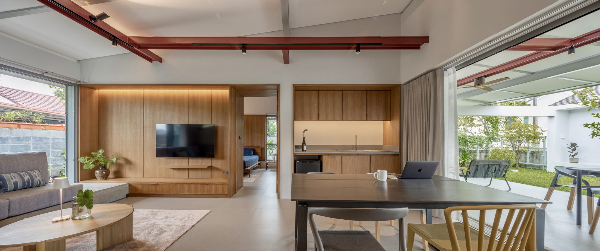 EE House: A Small White House Connected to Nature / Living Asean