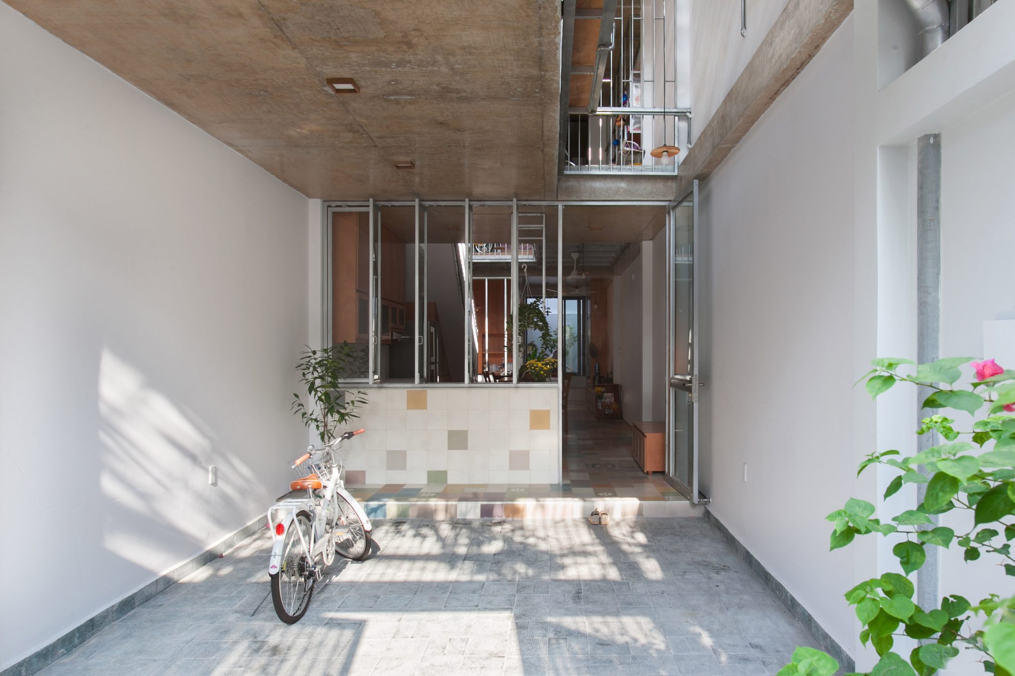 Tan Phu House: From a Narrow Shophouse to a Multi-Floor Green Home ...