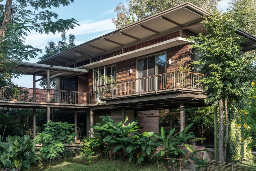 Maerim House: A U-Shaped Steel Frame Home Fosters Harmony with Nature ...