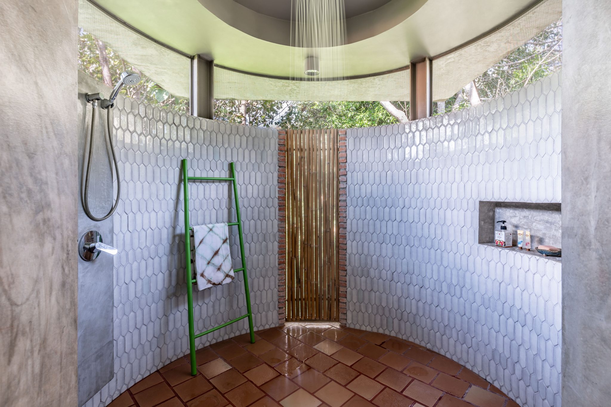 Maerim House: A U-Shaped Steel Frame Home Fosters Harmony with Nature ...