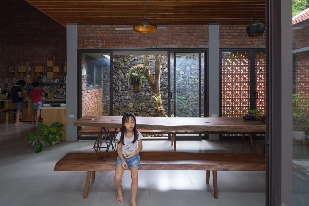 TB House: A One-Story Brick Home with Lush Greenery / Living ASEAN