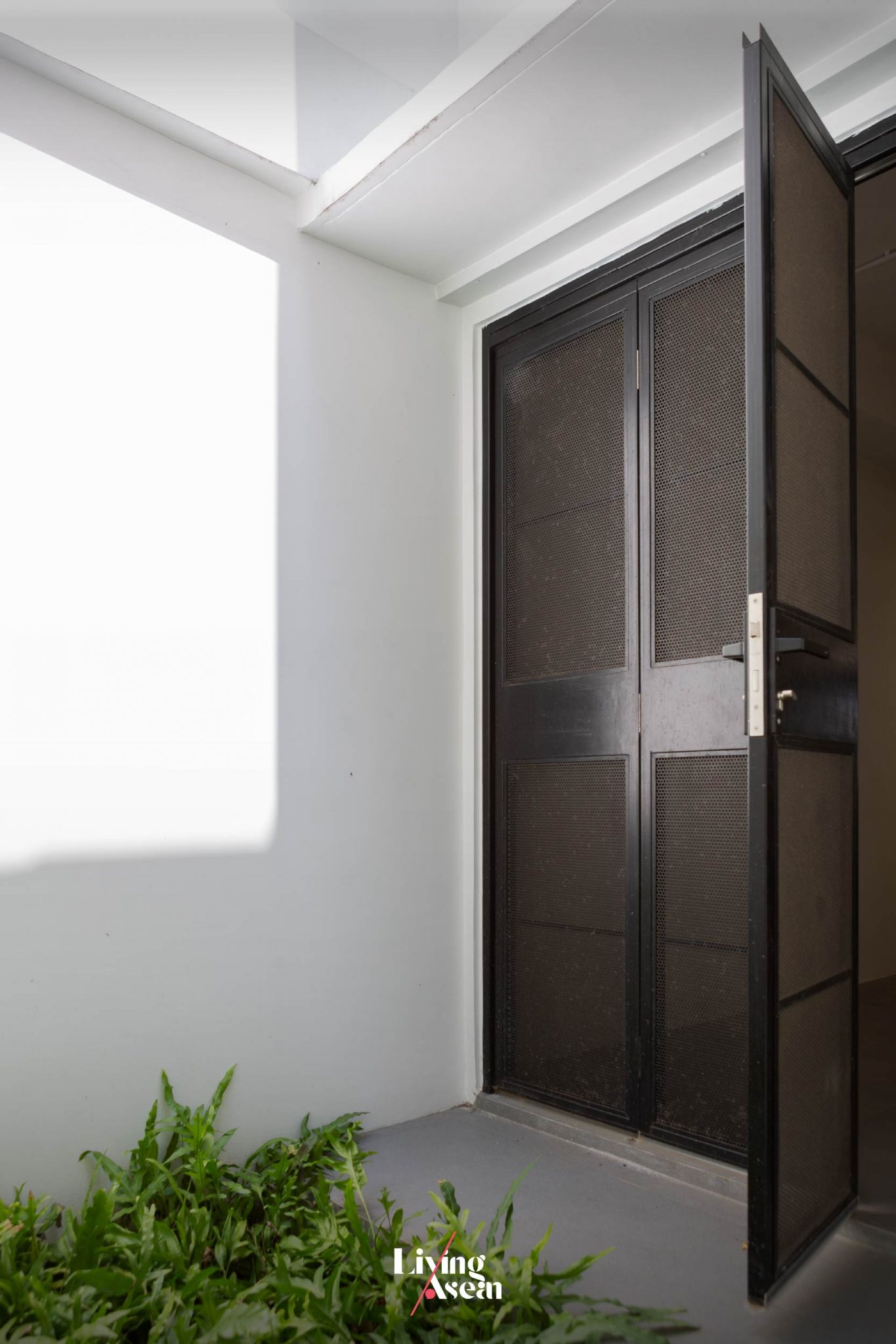 Shophouse Renovated as a Light and Contemporary Home / Living ASEAN