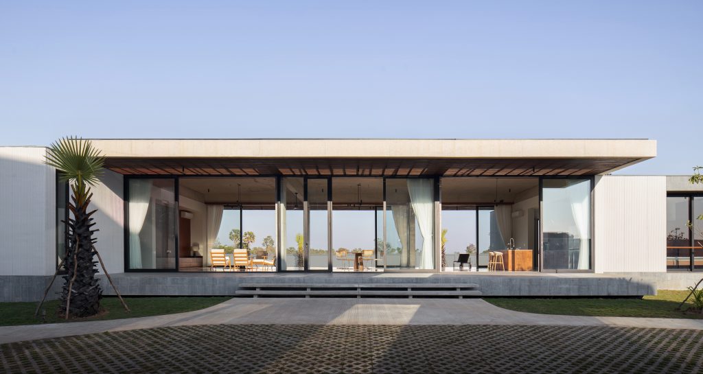 Sanctuary Villa: A House Embraces Nature and Privacy / Living ASEAN