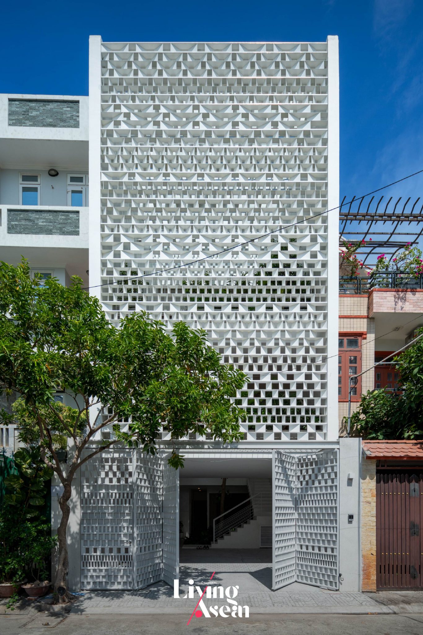 A White Row House Enchanted by Nature / Living ASEAN